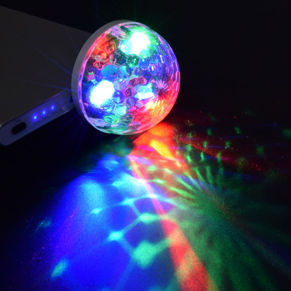 USB電源に接続するだけ。音楽に合わせて3色のLEDが華やかに光る「USB PARTY LIGHT」